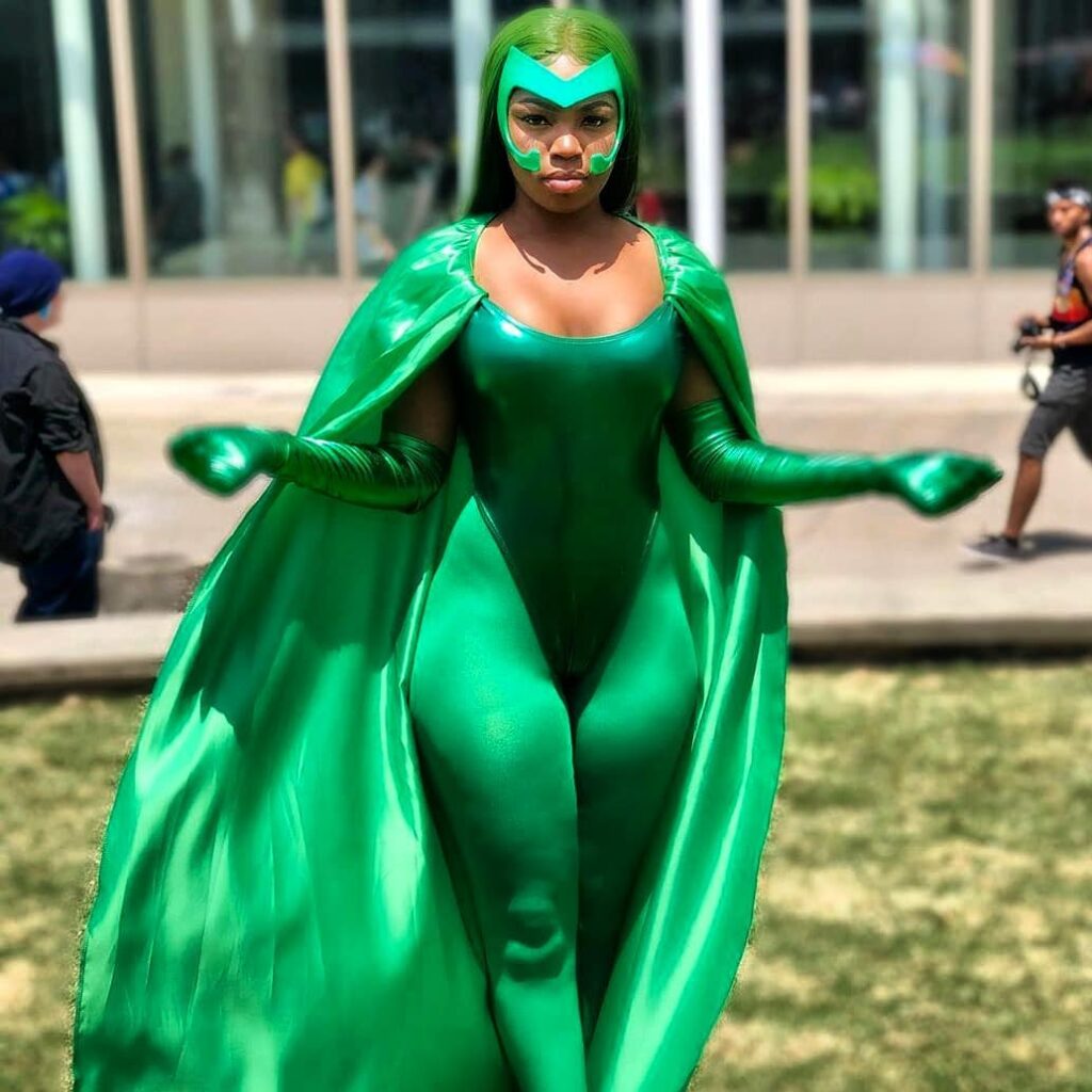 POLARIS COSPLAY ? Making The Cosmos Spin With Her Illustrious Emerald ...